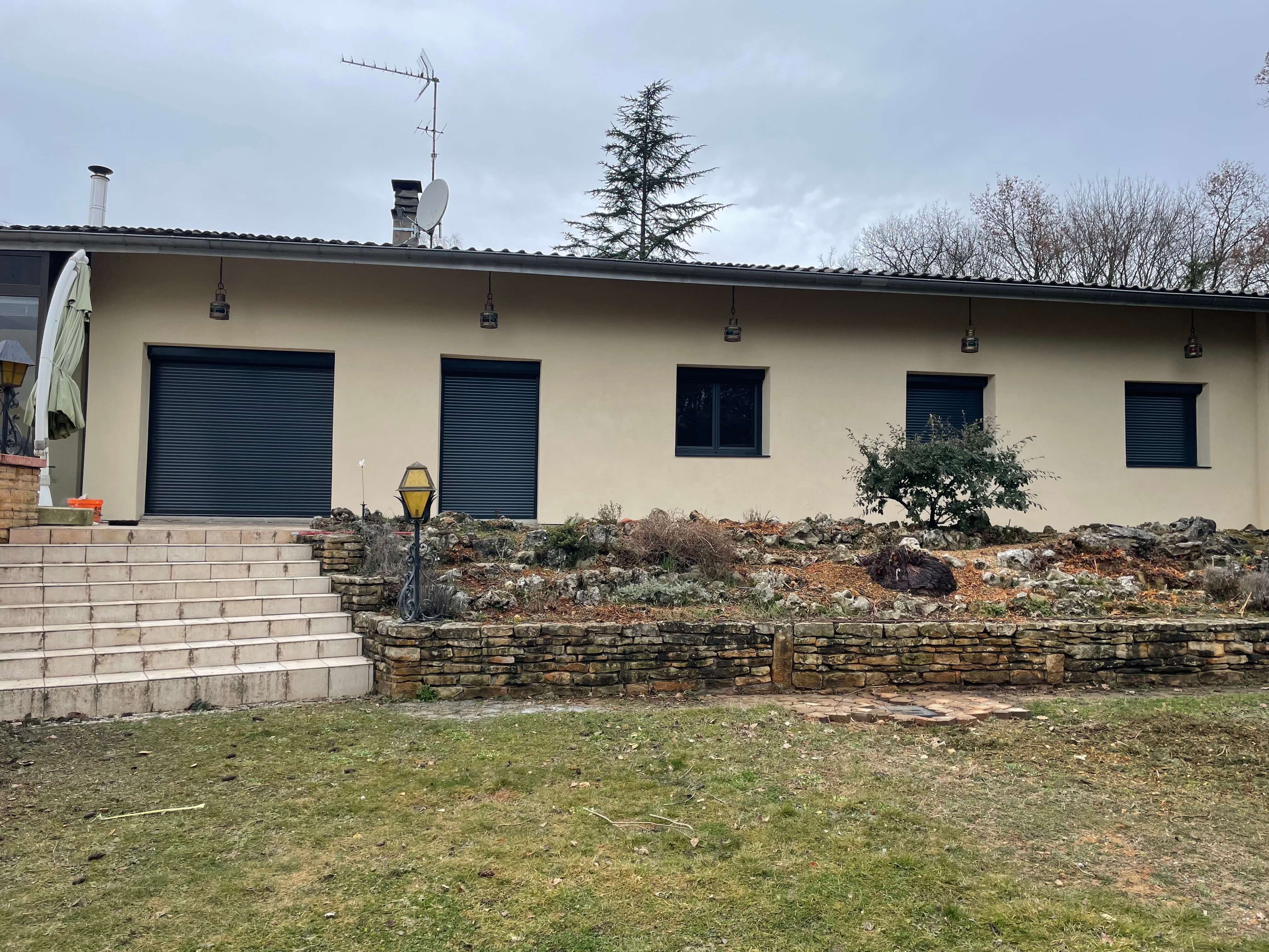 Chantier d'ITE et pose de fenêtres PVC à Morancé